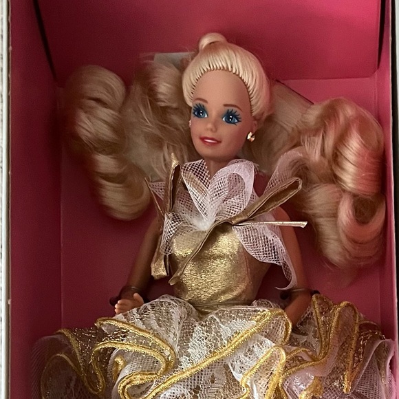 Barbie | Toys | Vintage 989 Golden Greetings Barbie | Poshmark
